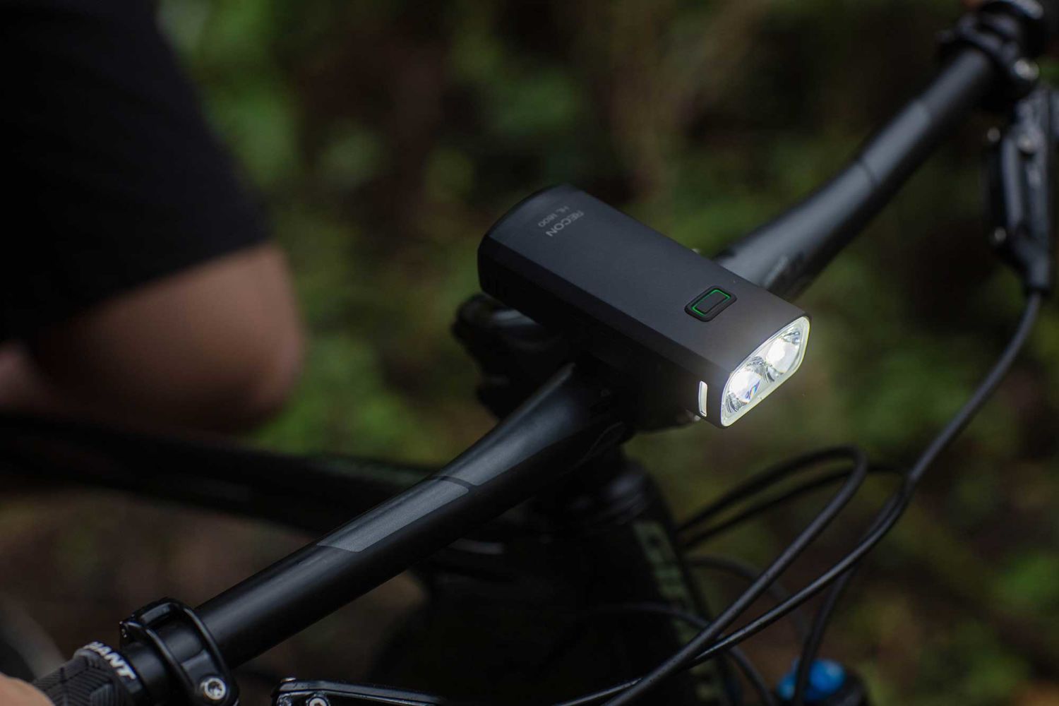 Giant Recon HL 1800 Front Light allterraincycles